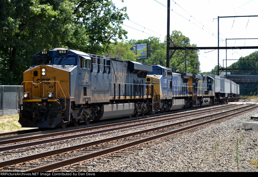 CSX ES44AH 953 leads Q032-05